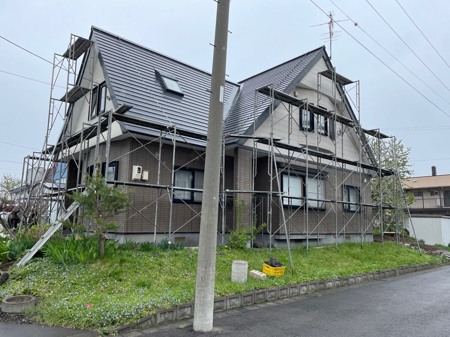 【旭川市】屋根塗装・外壁塗装工事 の施工事例 | プロタイムズ旭川店（ケエブズIFC株式会社）